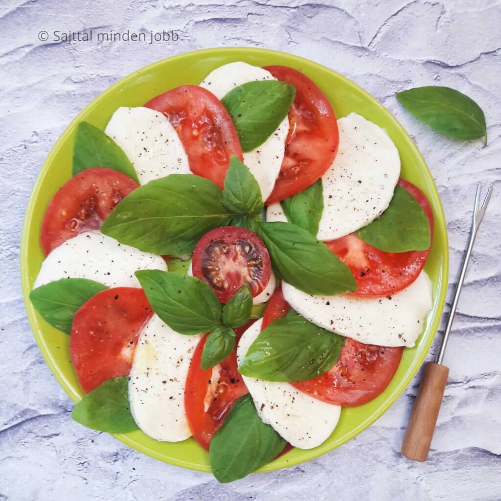 Caprese saláta - www.sajttalmindenjobb.hu Caprese saláta
